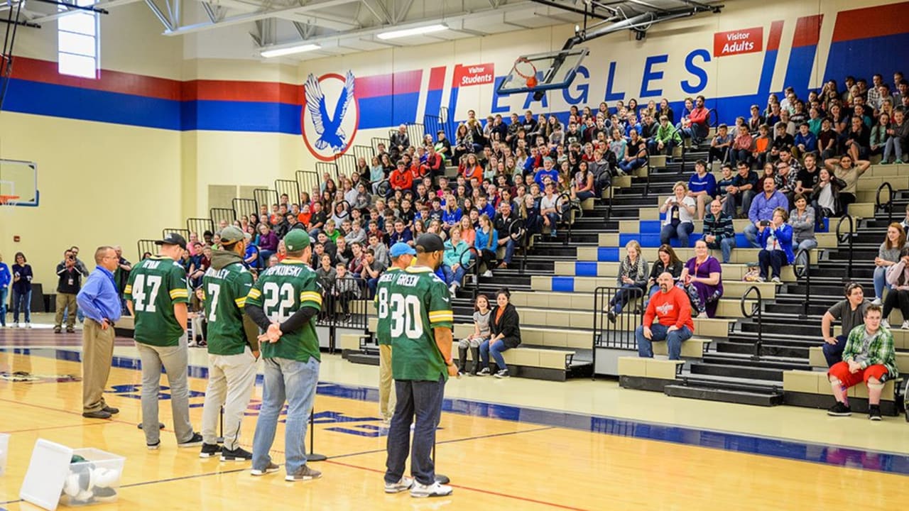 Tailgate Tour visits Northland Pines High School