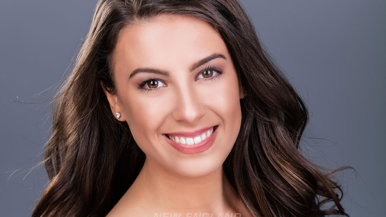 2016 Patriots Cheerleader Headshots