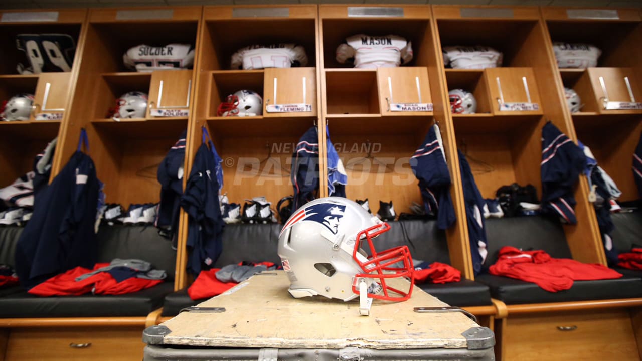 Pregame: Inside the Patriots Locker Room 1/1