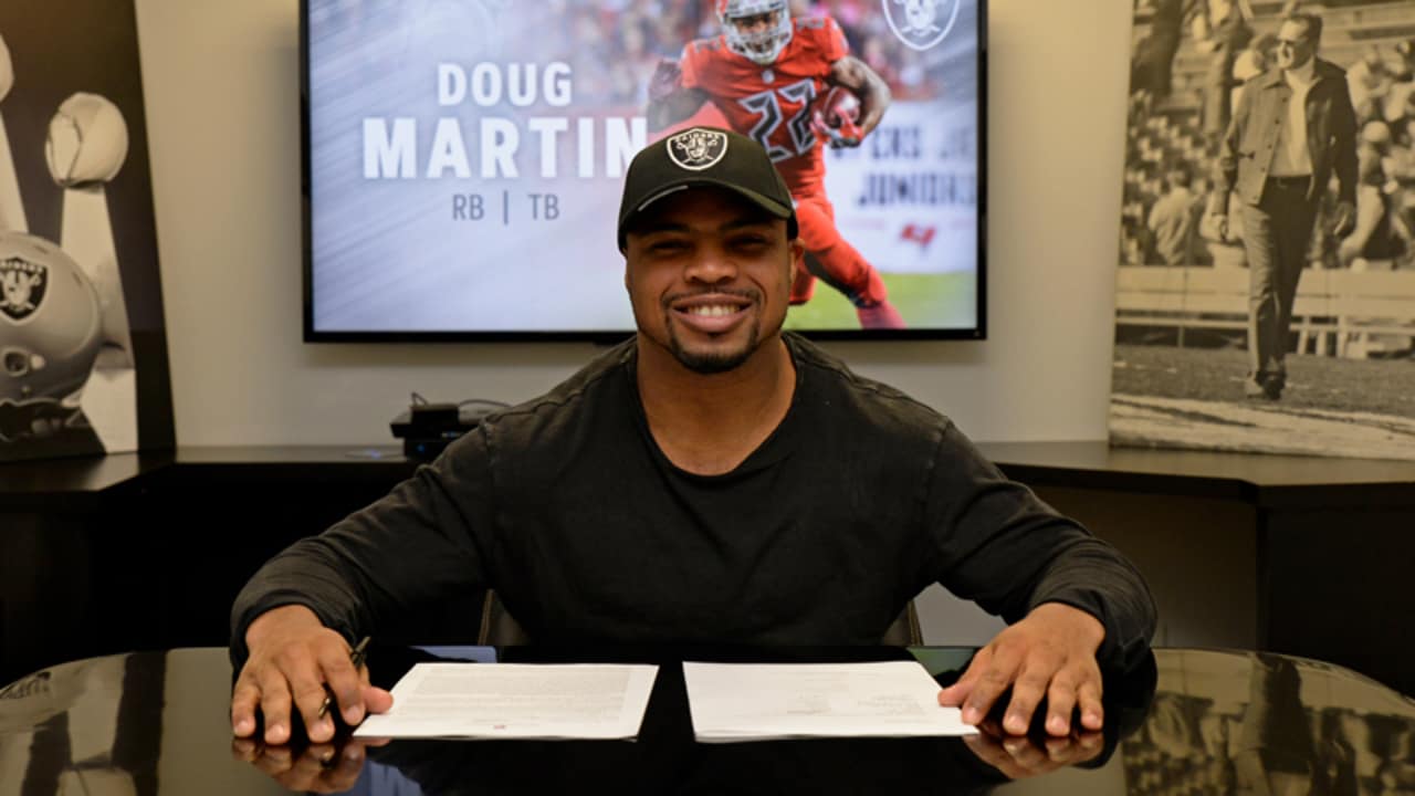 Raiders Contratan a Doug Martin