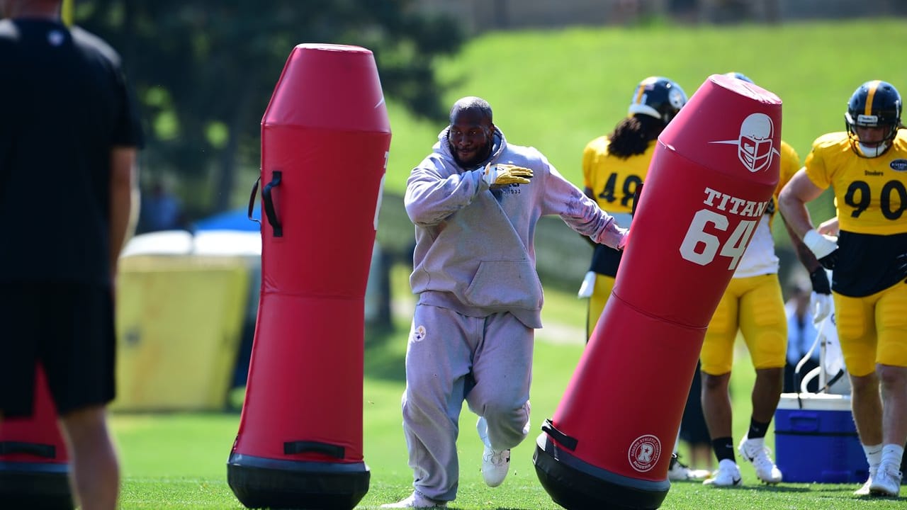 PHOTOS: Practice like a linebacker