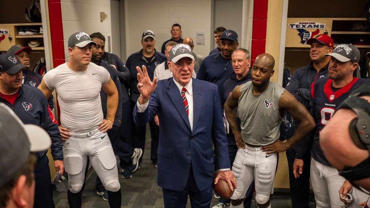 Texans celebrate division title