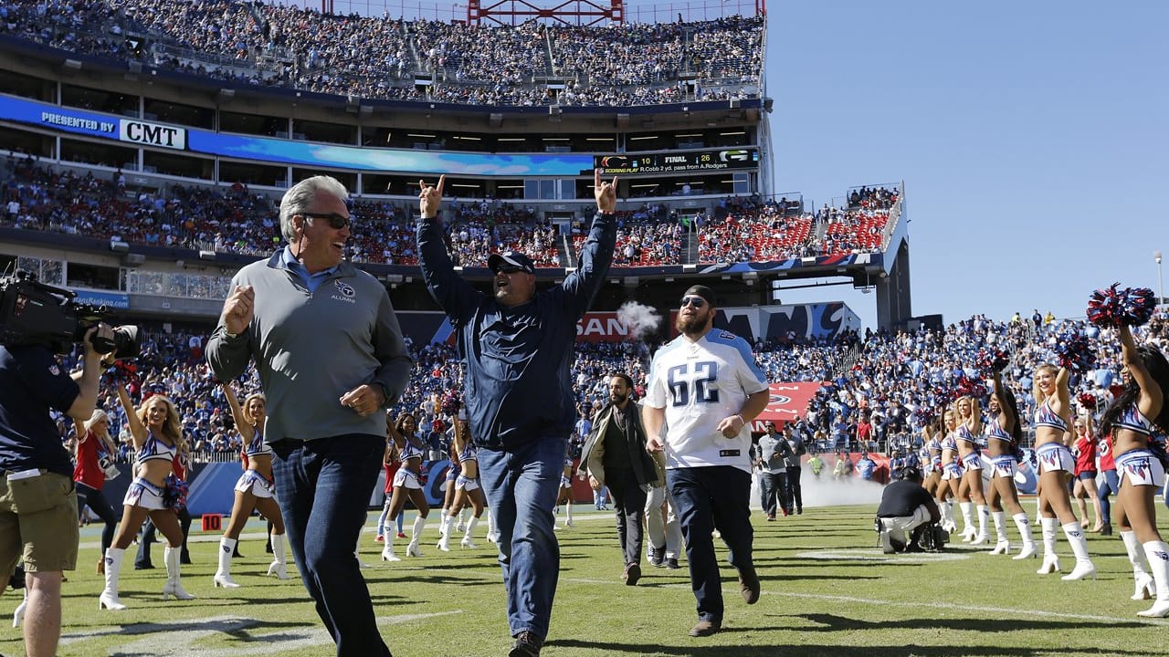 Titans Alumni Welcomed Back at Nissan Stadium