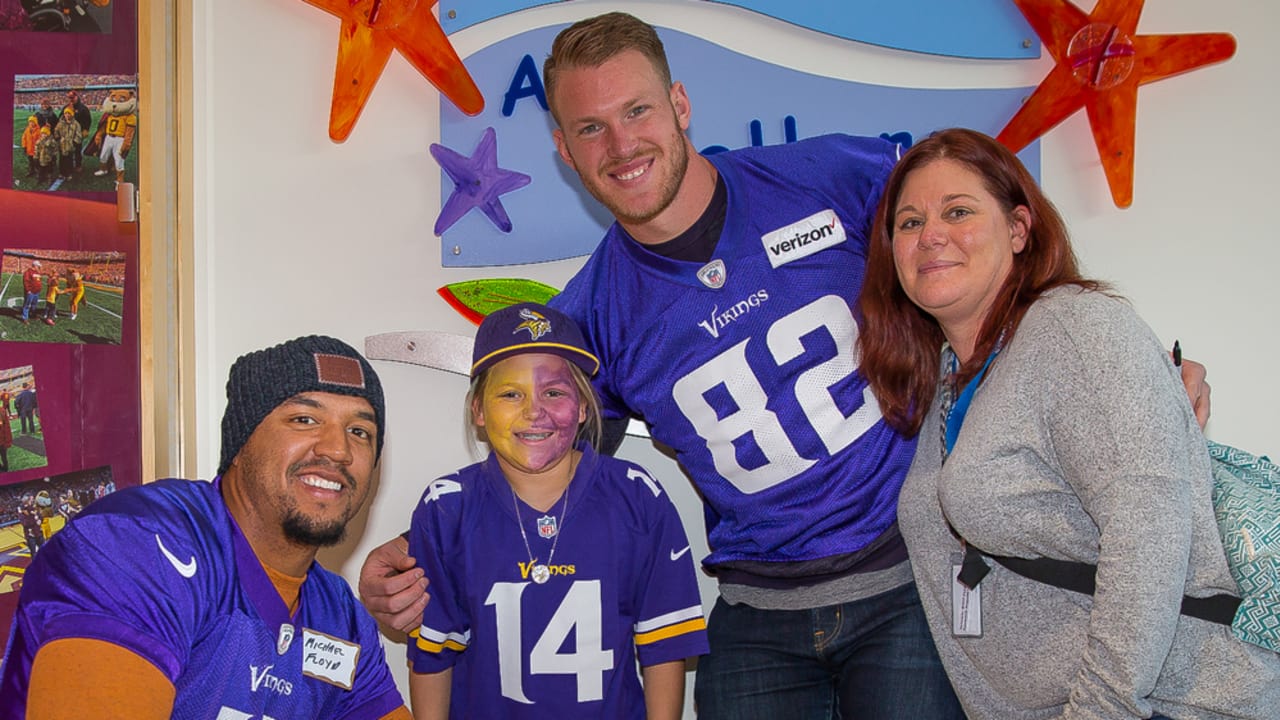 Kyle Rudolph Hosts Annual 'Halloween Huddle' at U of M Masonic Children ...