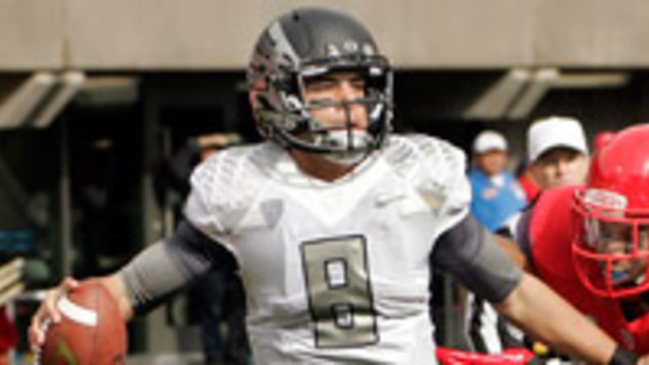 Oregon QB Marcus Mariota throws first interceptions of season