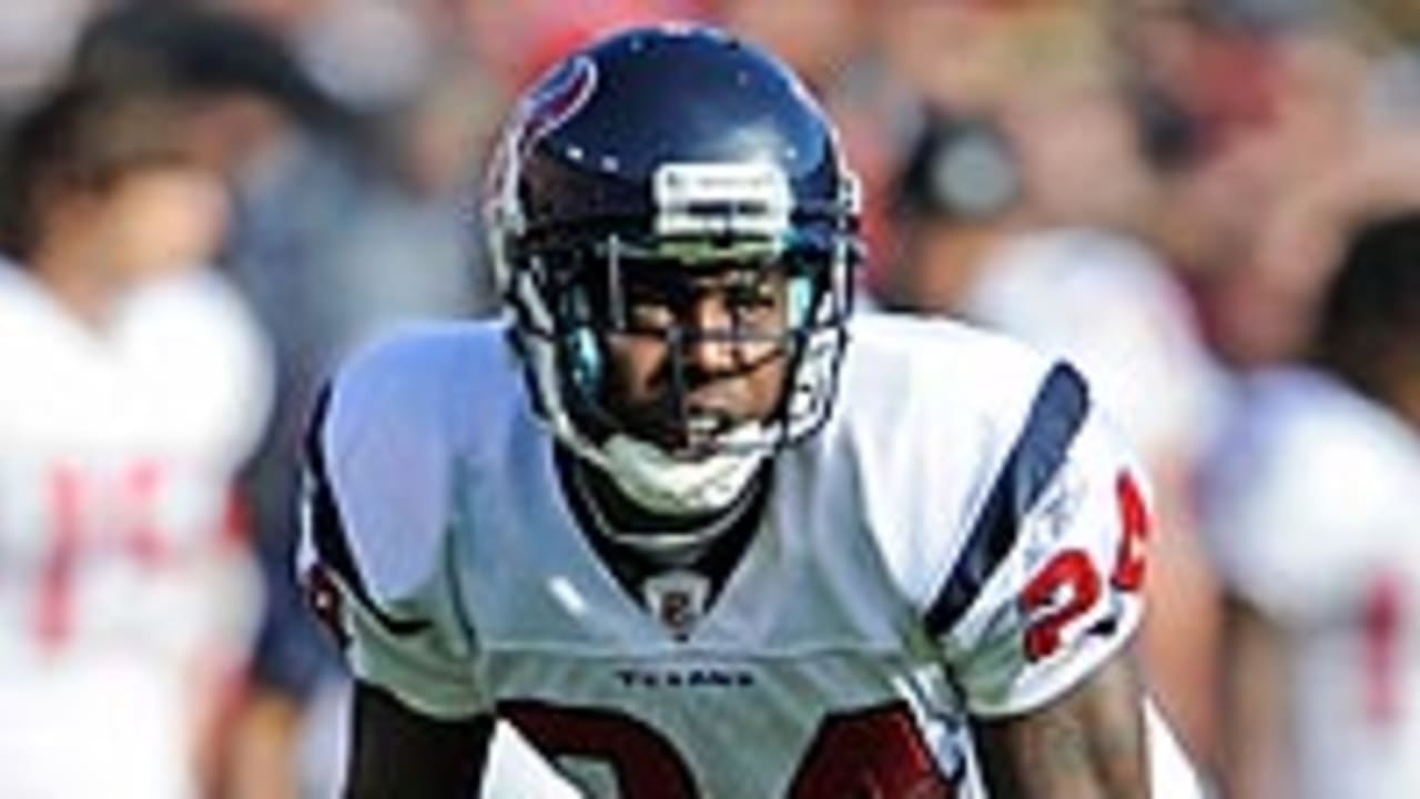 Johnathan Joseph working on trying his first salad