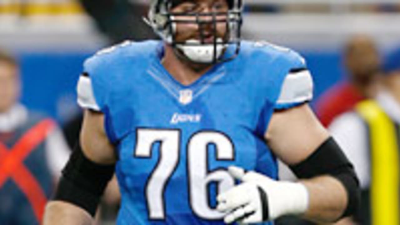 Jeff Backus retires after 12 seasons with Detroit Lions