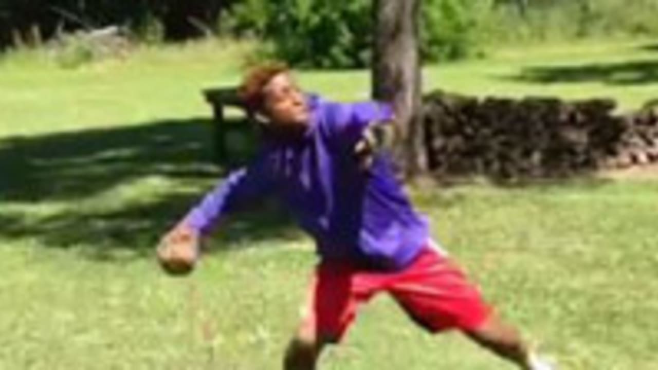 3-star recruit stars in a one-man pass-and-catch video