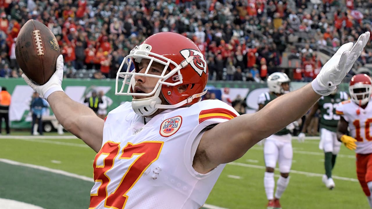 Top 25 ranked fantasy players for Week 14