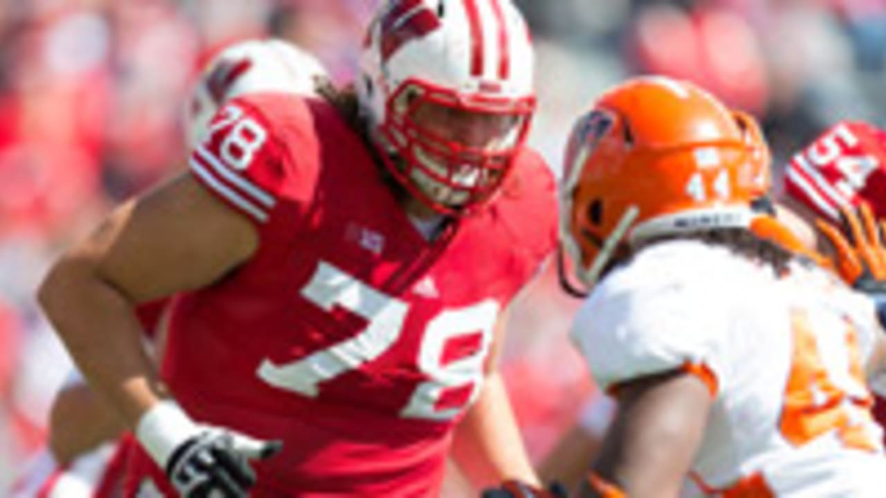 Wisconsin's Rob Havenstein weighs in at a svelte 327 pounds