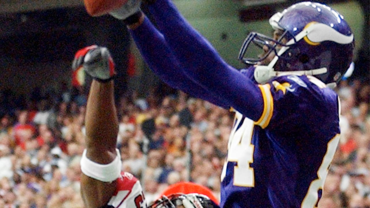 Let's watch an insane Randy Moss highlight