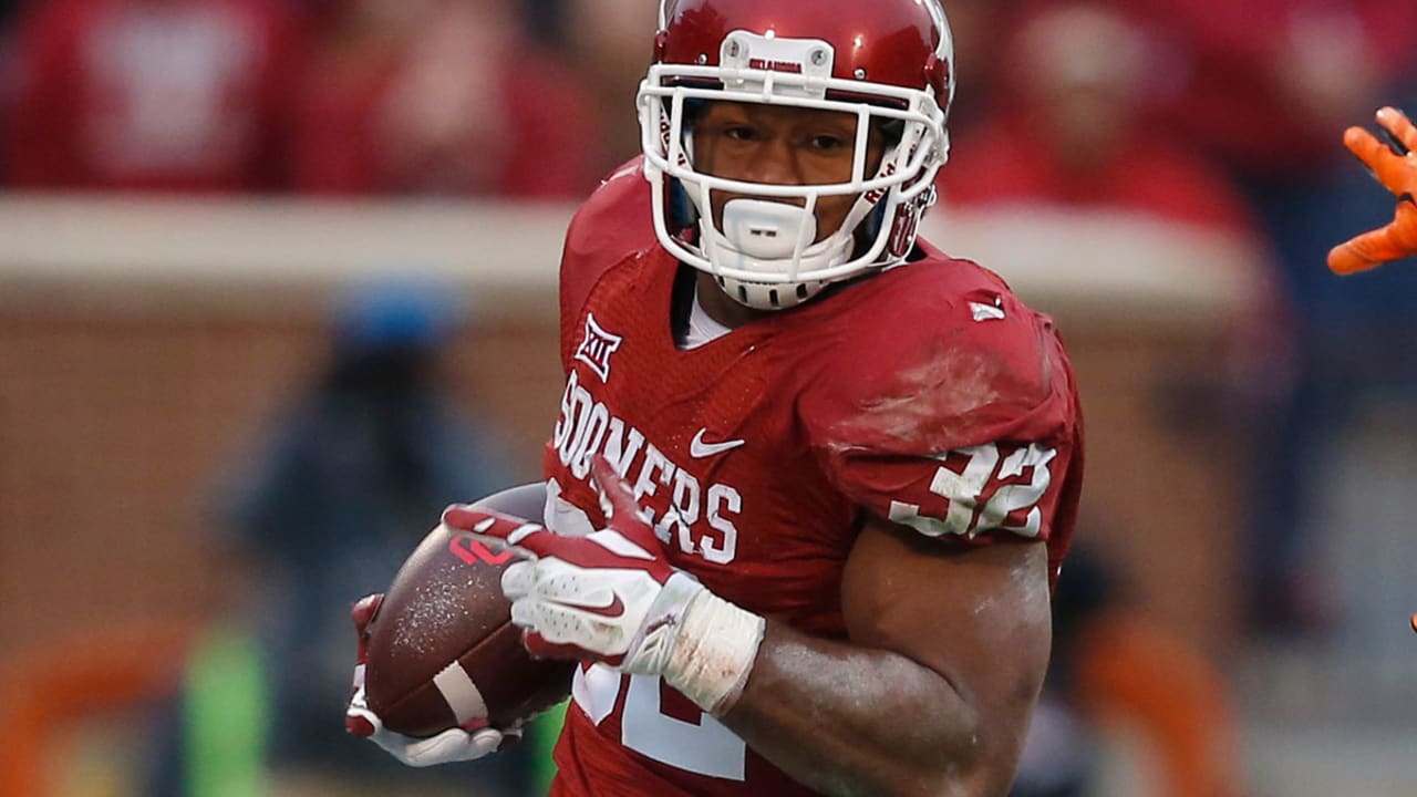 Oklahoma RB Samaje Perine shows off massive biceps