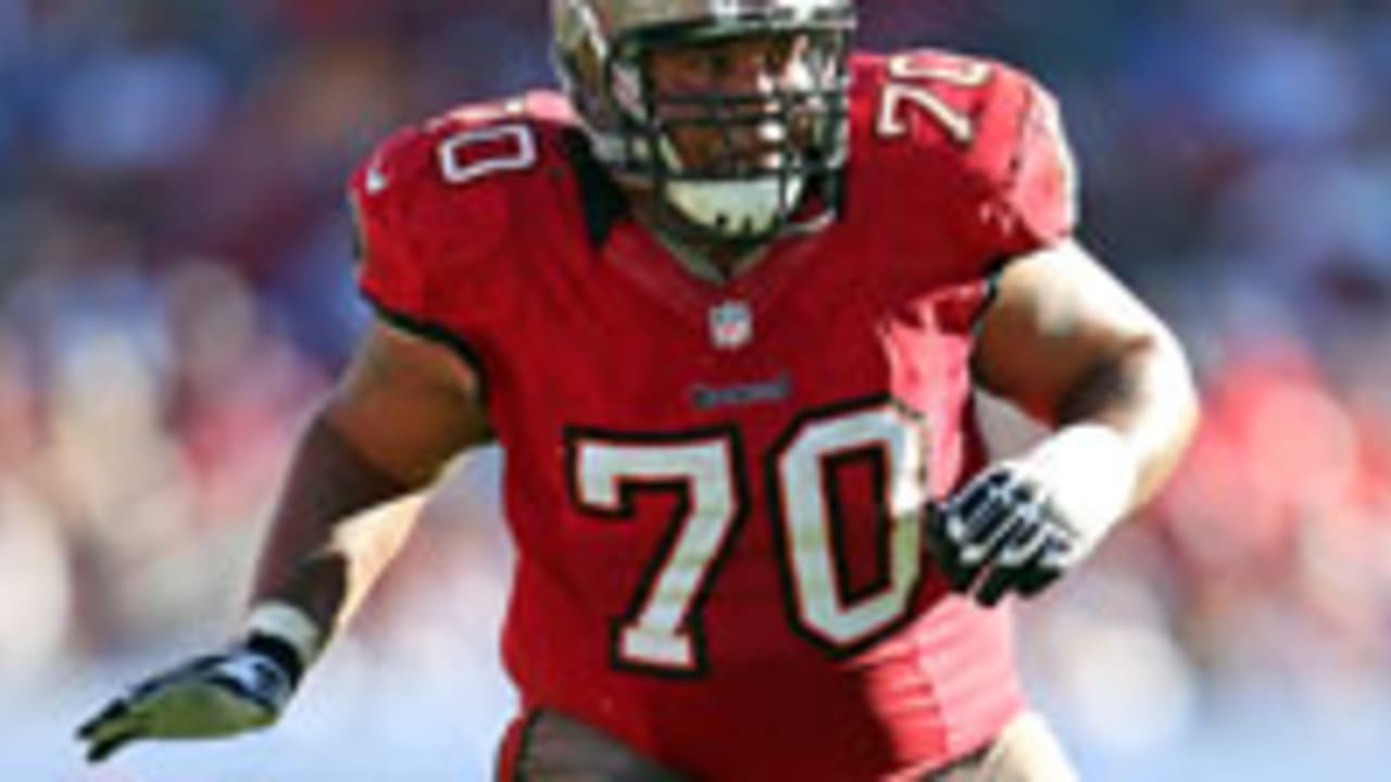 Bucs' Donald Penn fires back at weight issue report