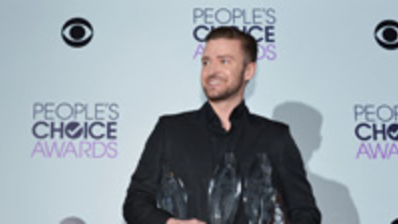 Justin Timberlake toasts late Bills owner during show