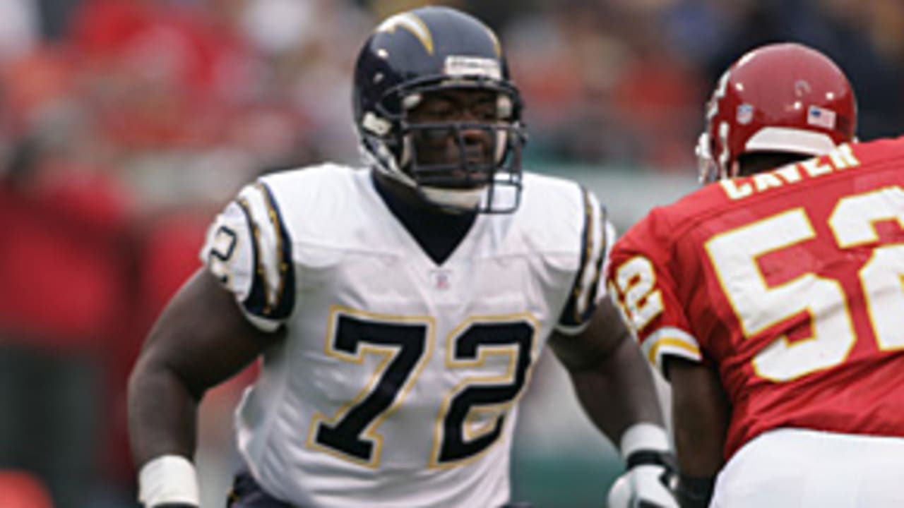 Roman Oben among former players making NFL impact off the field