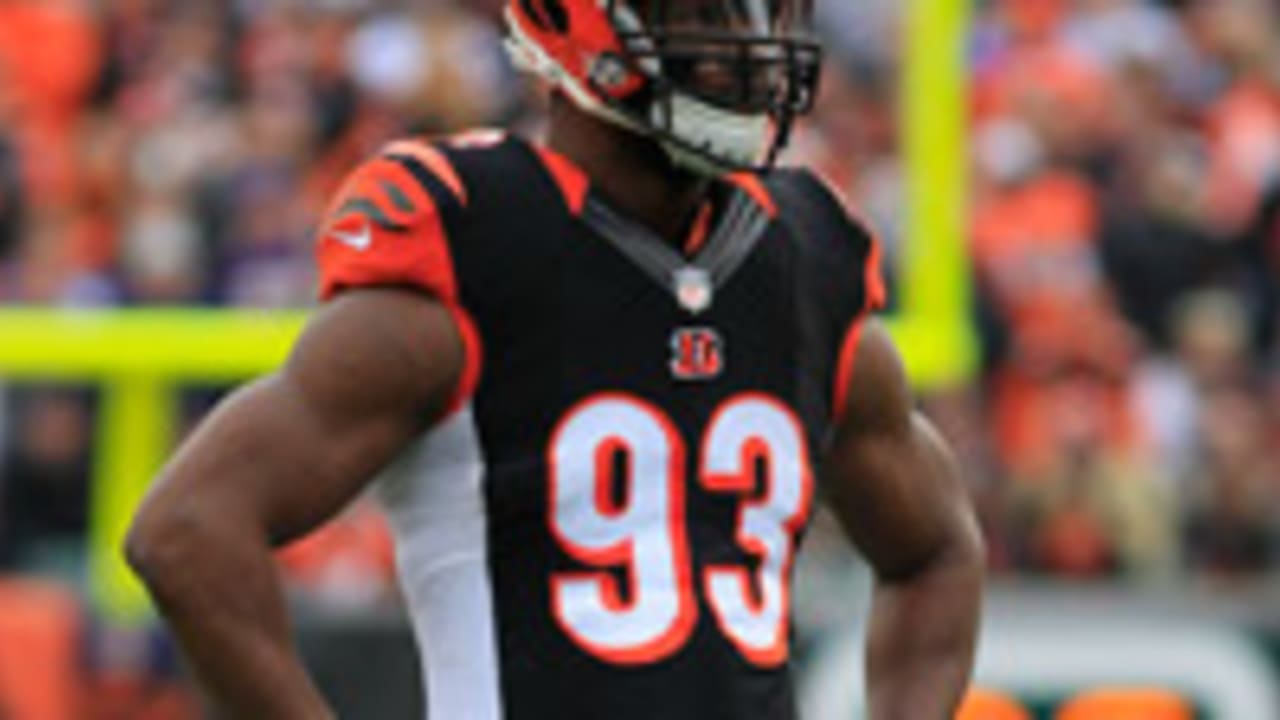 Michael Johnson signing alters Buccaneers' draft plans a bit