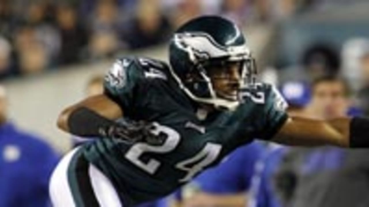 Nnamdi Asomugha returns to Eagles despite eye injury