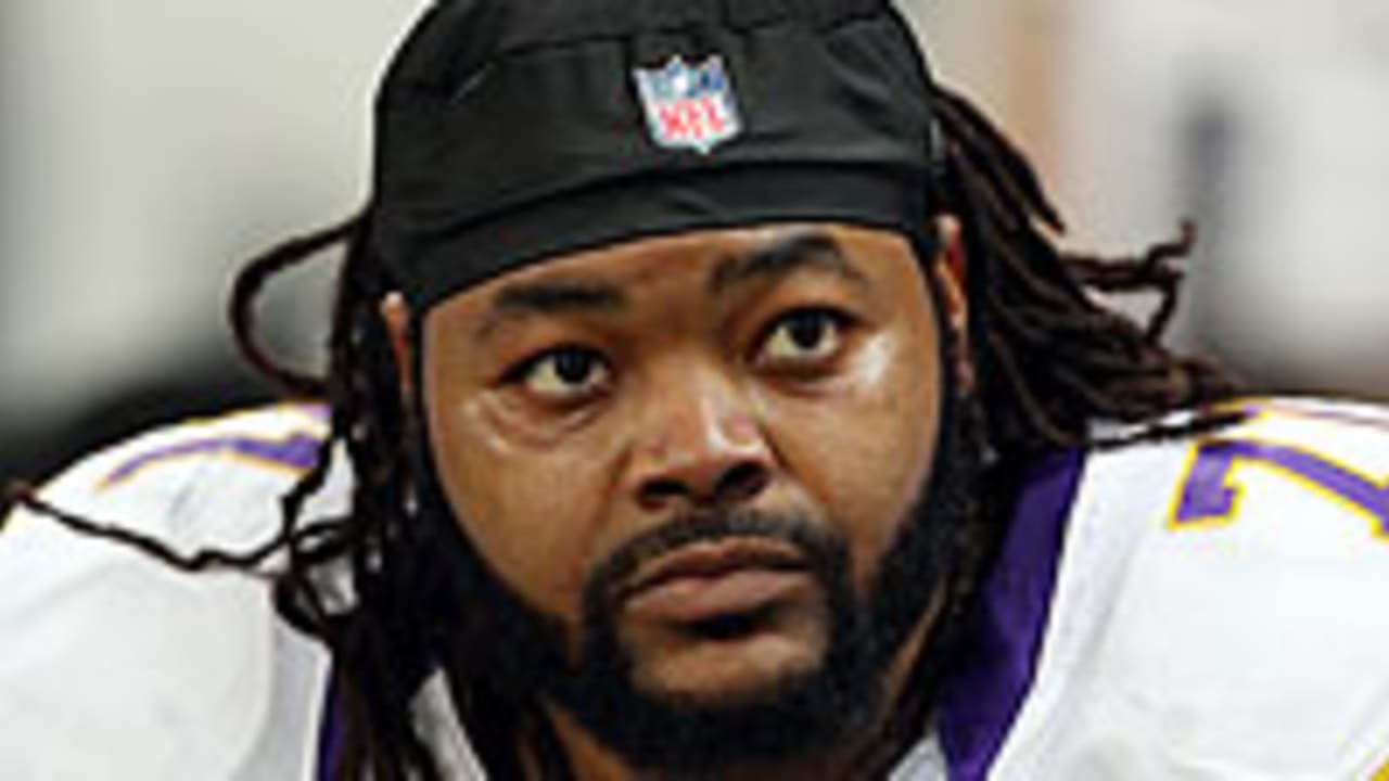 Minnesota Vikings want to keep Phil Loadholt on roster