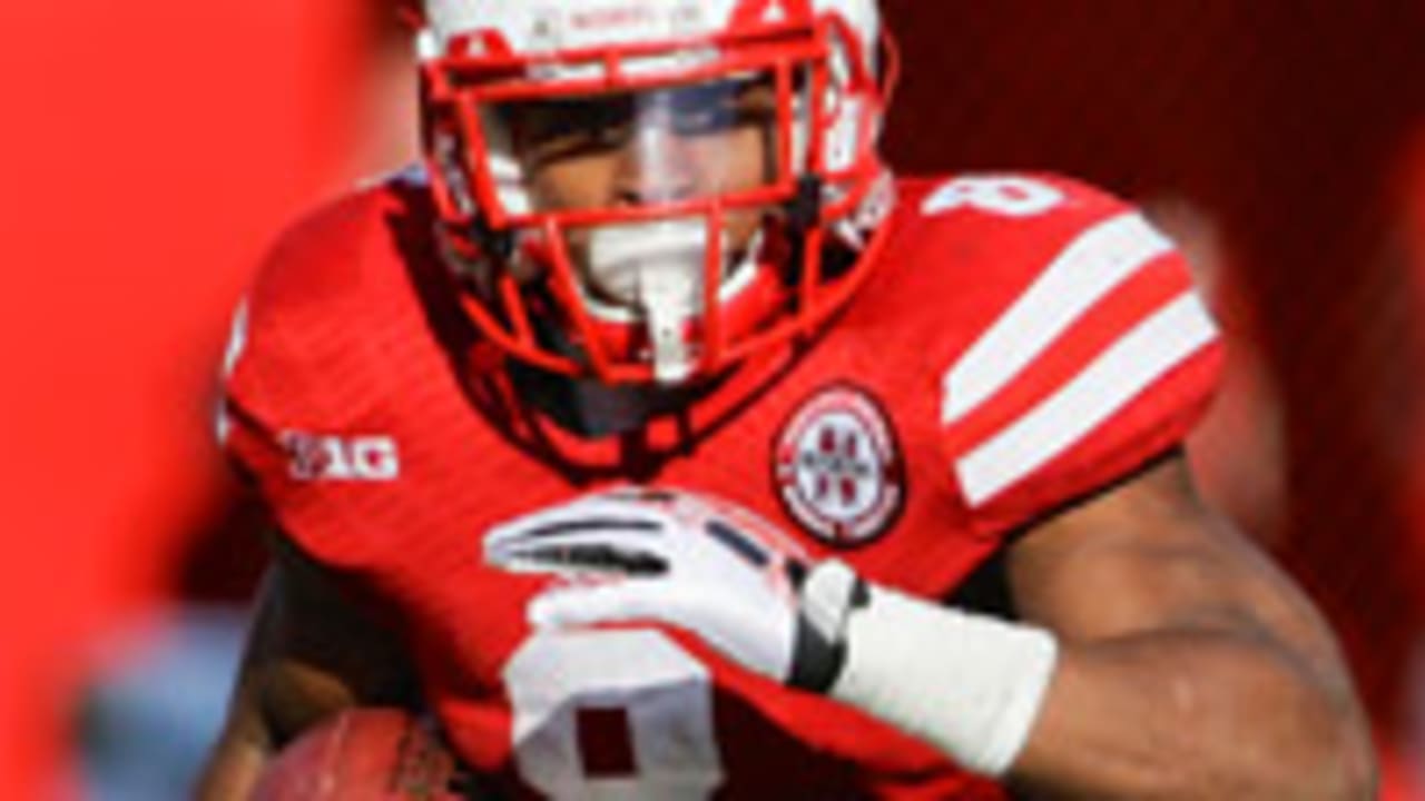Nebraska's Ameer Abdullah decides to stay for senior season