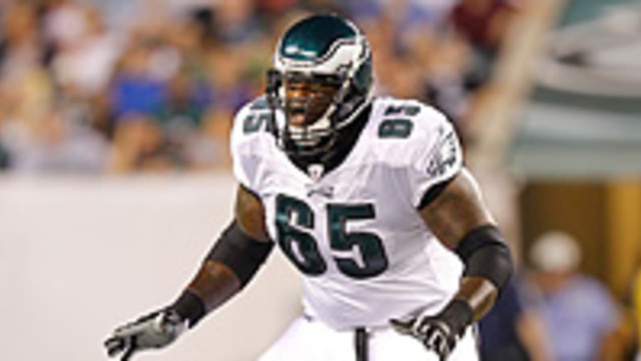 King Dunlap up on Demetress Bell in Eagles' LT fight
