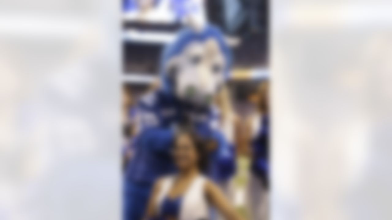 Cheerleaders Shave Heads for Pagano