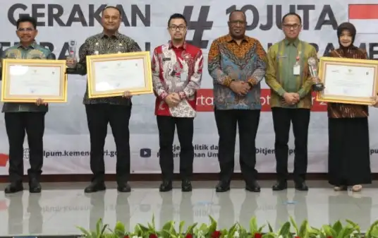 Kemendagri Beri Penghargaan Kepada Pemda Yang Mendukung Gerakan ... Kemendagri Beri Penghargaan Kepada Pemda Yang Mendukung Gerakan ...