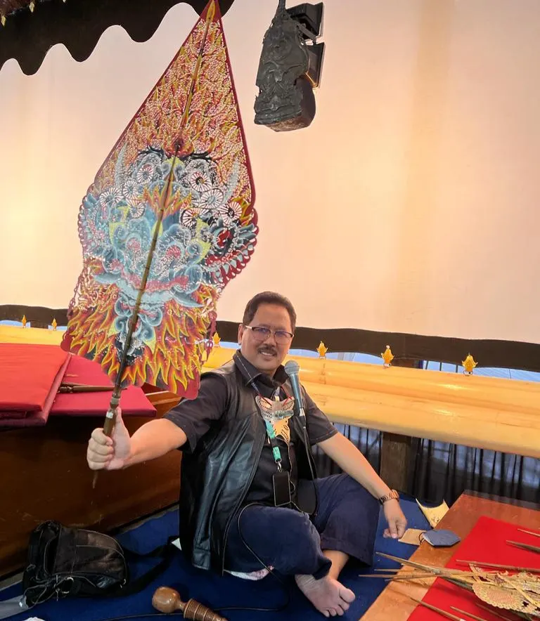 Ki Dr. Yanto SH MH: Dalang Wayang Kulit Asal Jogja yang Meraih Rekor ...