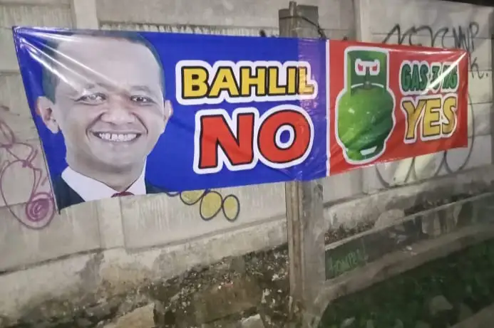 Kelangkaan Gas 3 Kg, Spanduk “Bahlil No Gas 3 Kg Yes – Nasionalnews