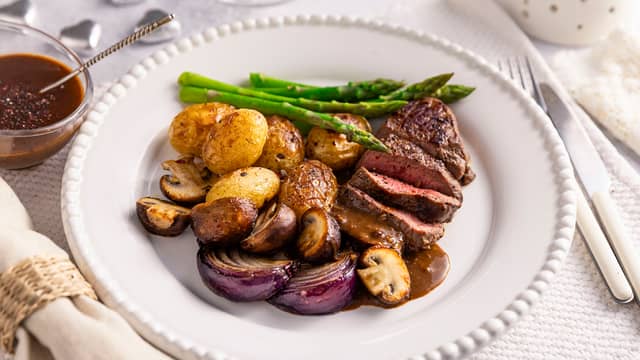 Biff med asparges og sjampinjong i peppersaus | Joker