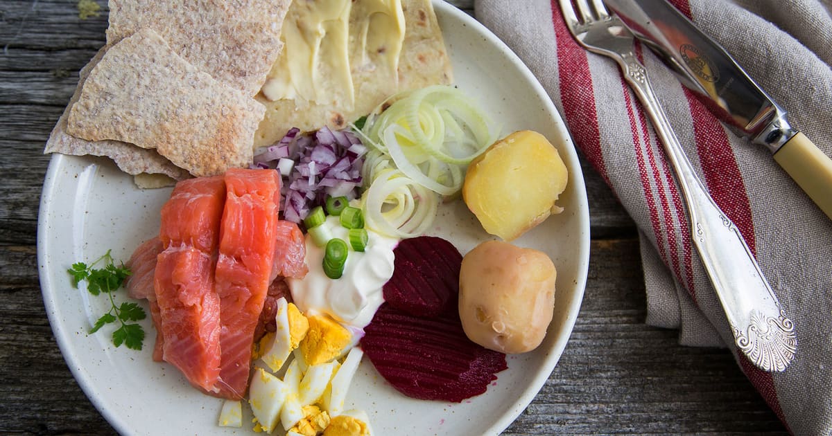 Tradisjonell rakfisk med tilbehør | Oppskrift | Meny.no