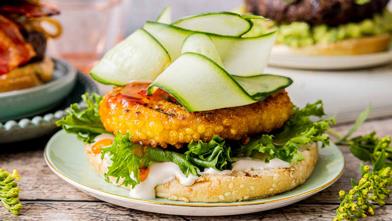 Sprø fiskeburger med sweet chilidressing | Joker