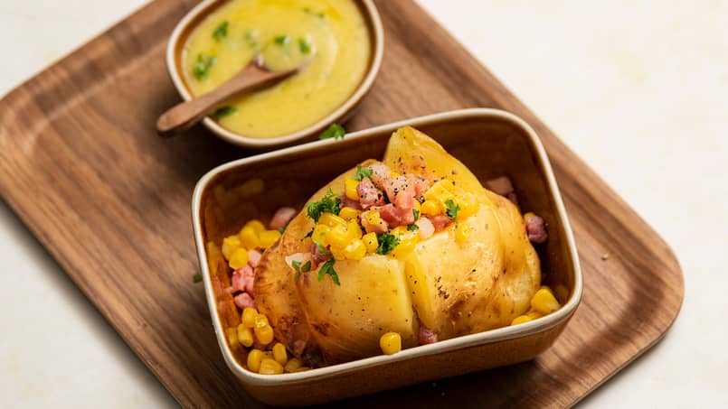 Bakte poteter med mais og sprøstekt bacon | Joker