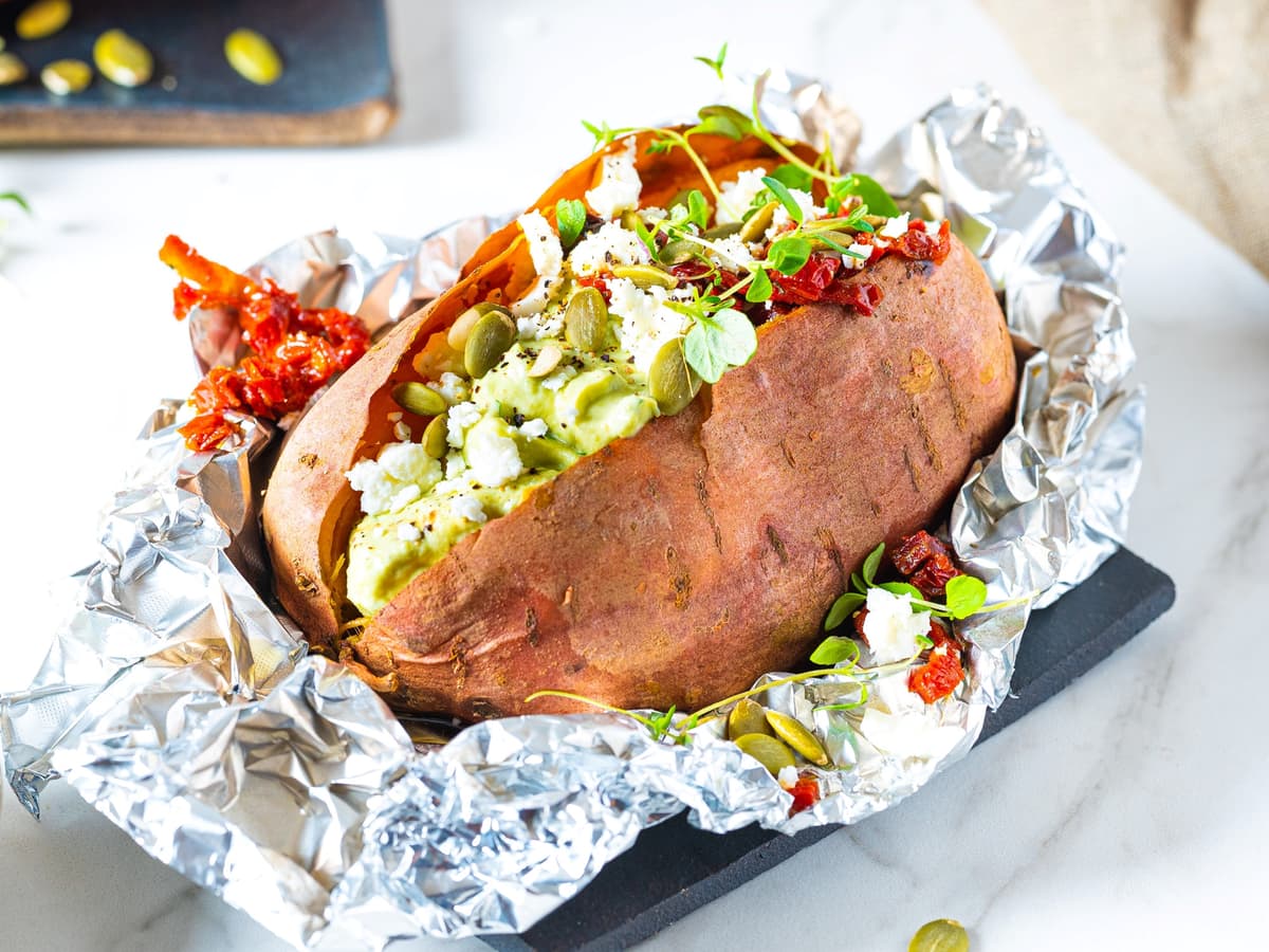 Slik lager du bakt potet med digg fyll | Oppskrift og tilbehør