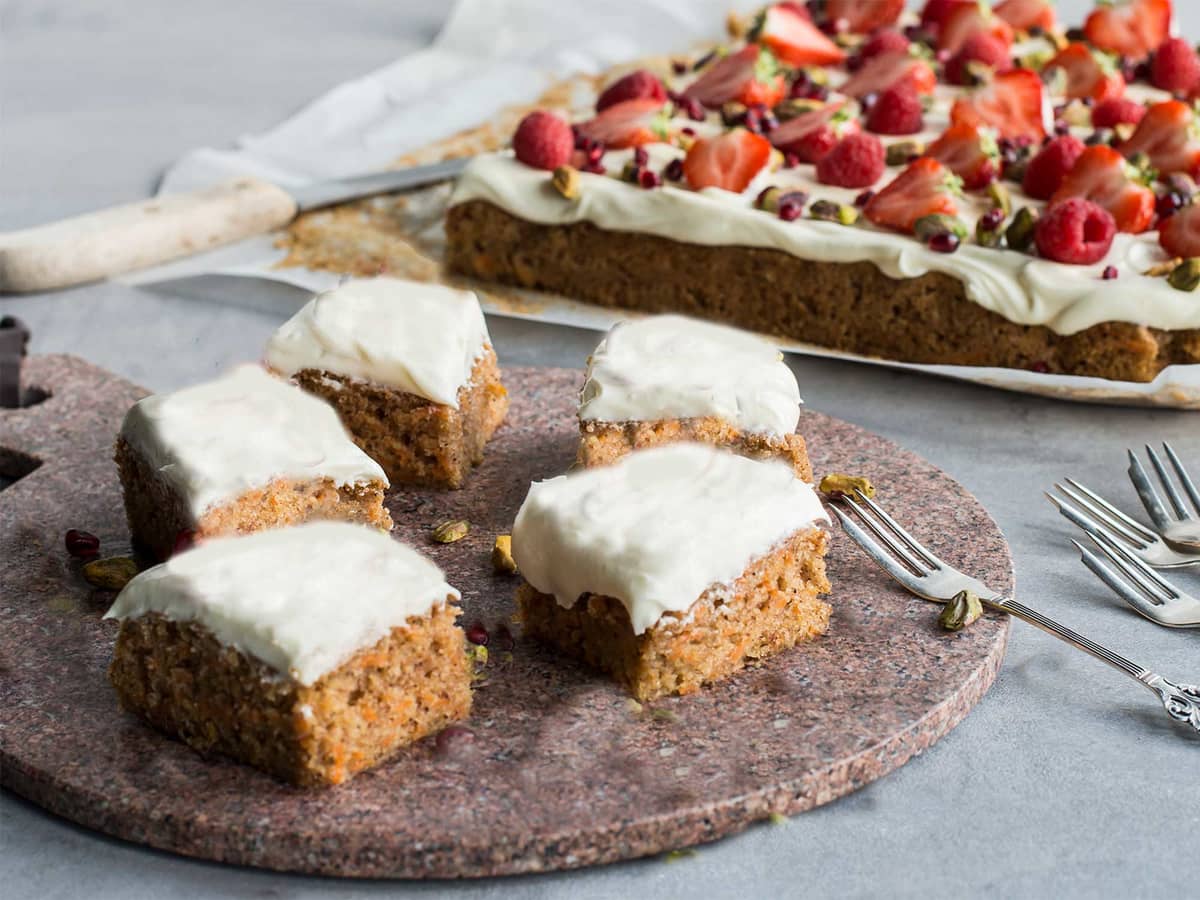 Gulrotkake i langpanne med ostekrem - steg for steg video