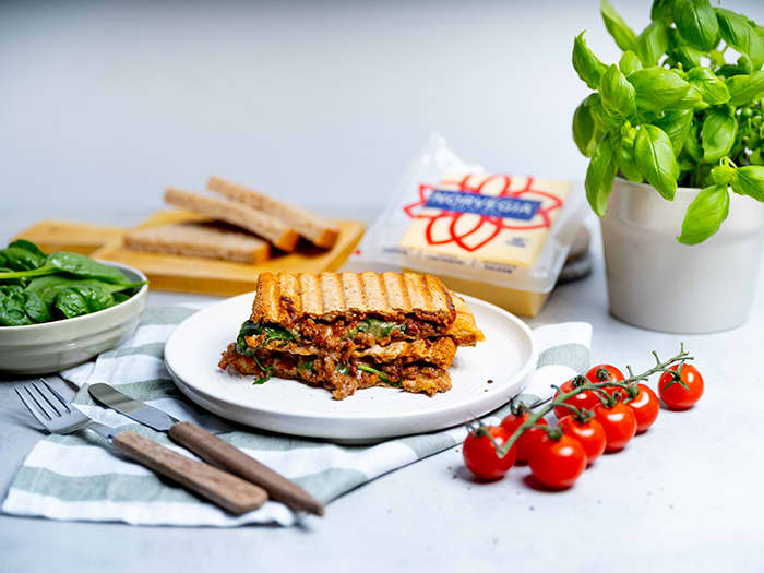 Den beste toasten lager du med middagsrester og ost | KIWI