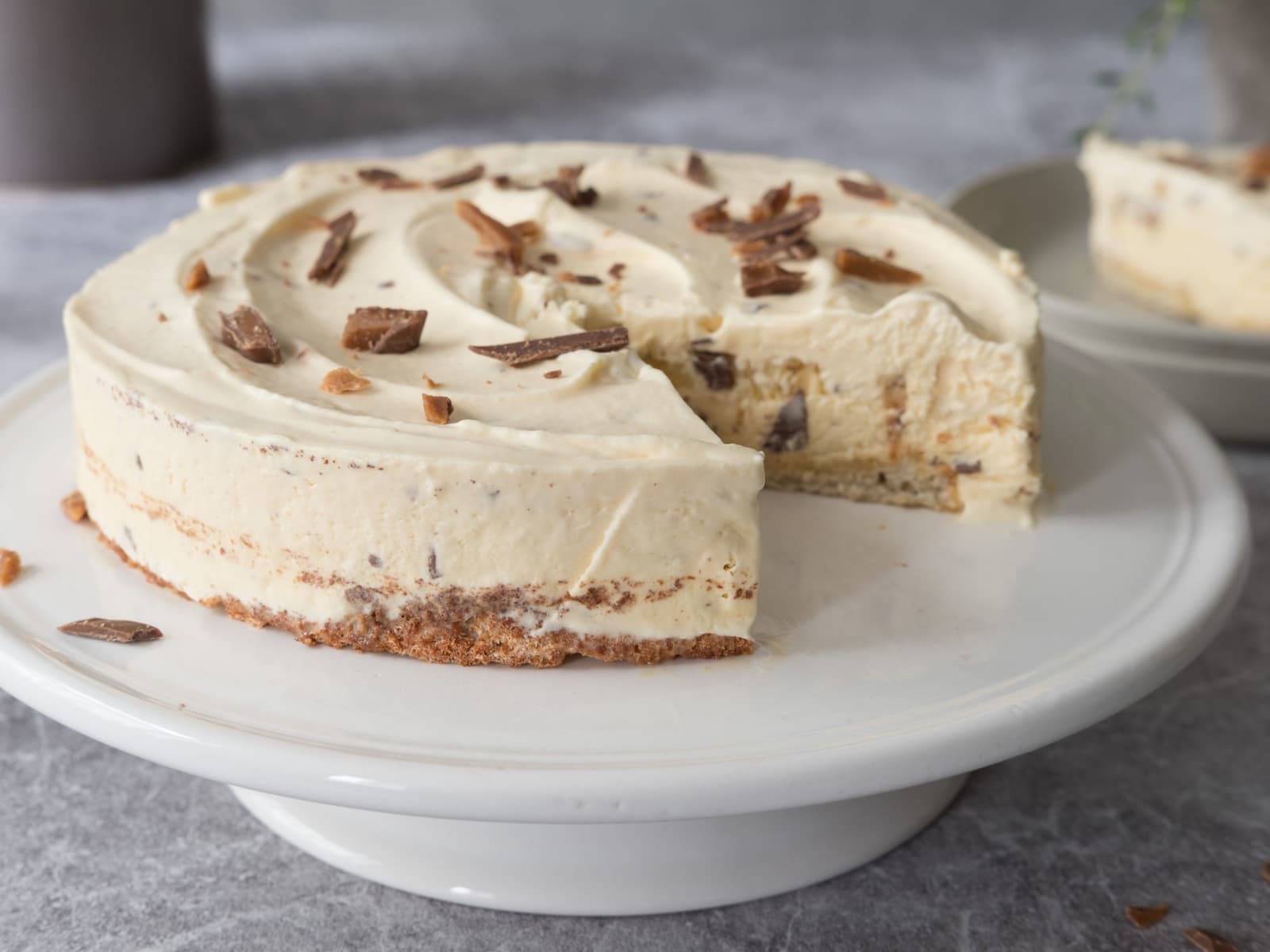 Daimiskake med nøttebunn | Oppskrift | Meny.no