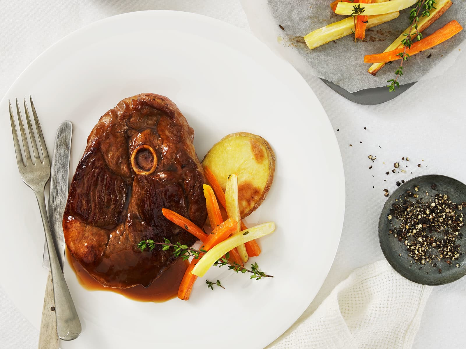 Bresert lammestek med rotgrønnsaker | Oppskrift | Meny.no