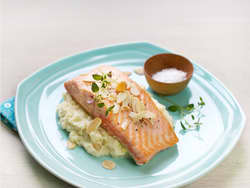 Lettstekt laksetartar med vårløk | Oppskrift | Meny.no