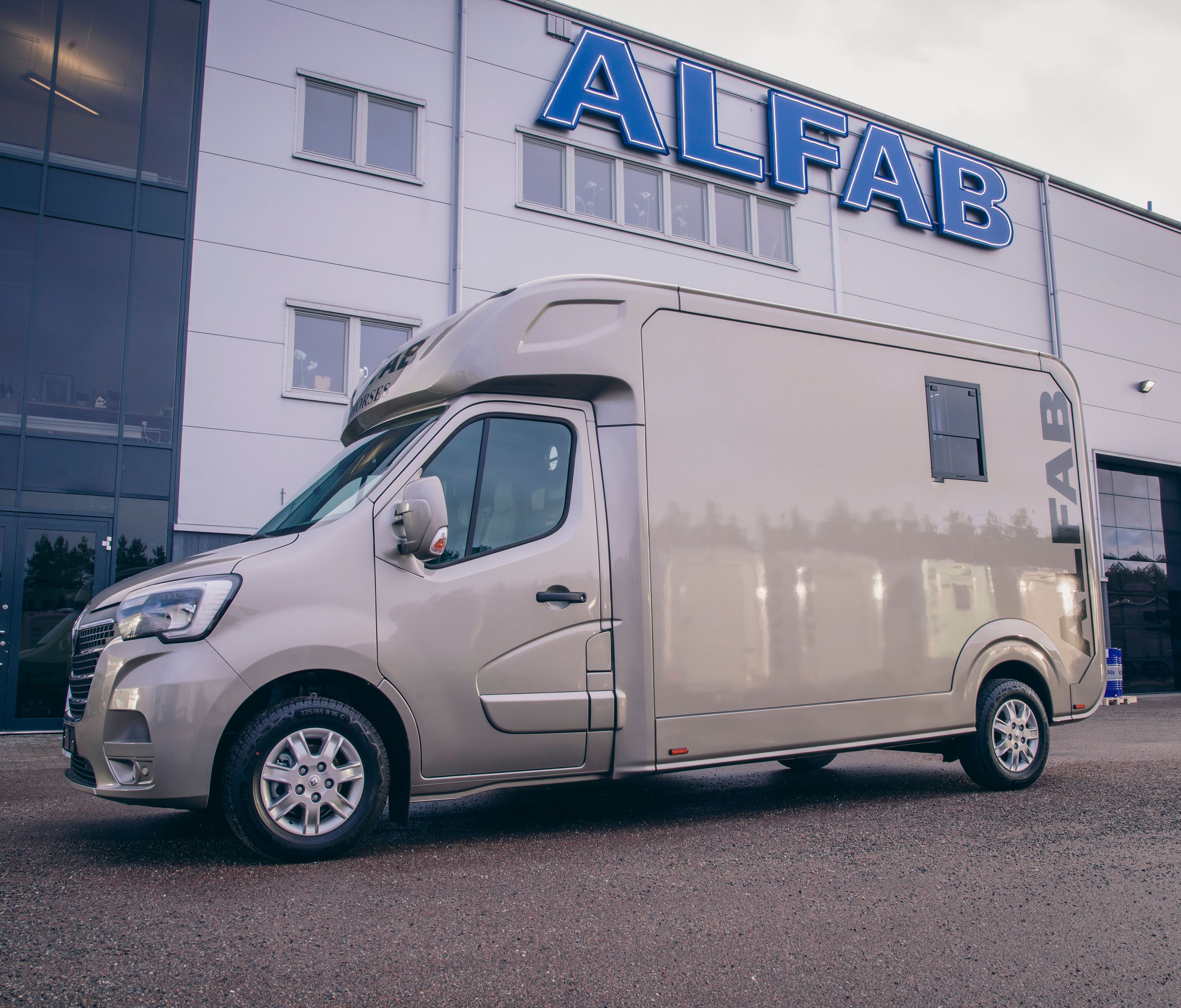 ALFAB Hästlastbil 3-sits stuterimodell