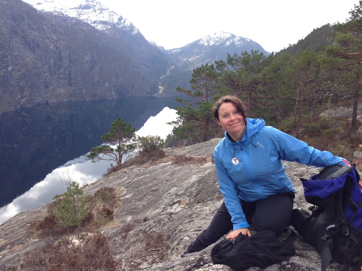 Klippeblokken Slottet i Modalen - hengekøyetur med utsikt!