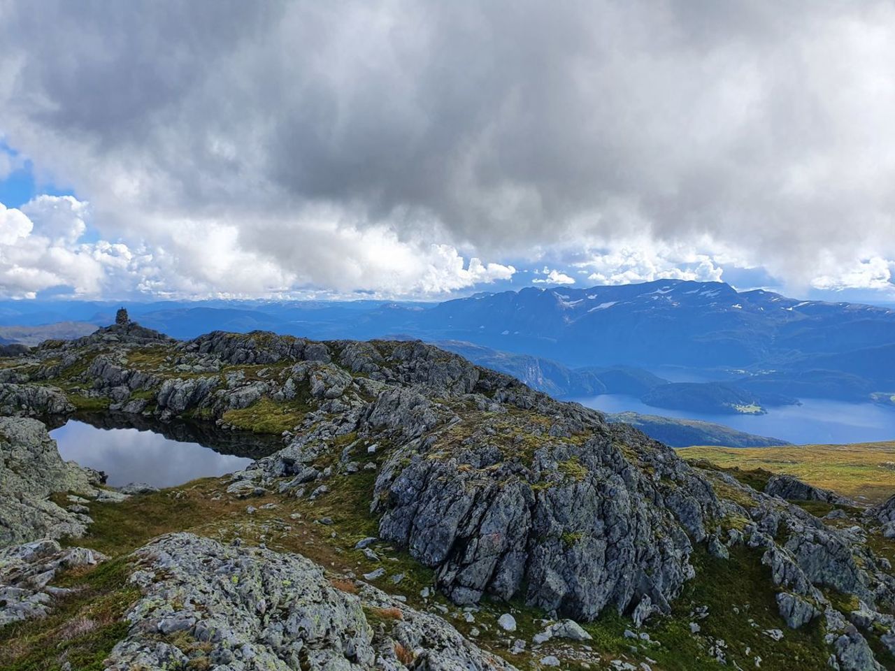Øvre Standal Håsteinen / Inste Håsteinen 964 moh og Høydalsnipa / Ytste ...