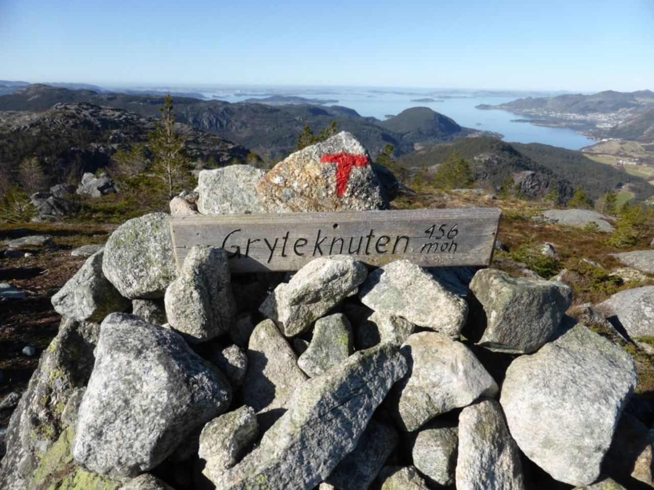 Gryteknuten, 456 m.o.h., ved Preikestolen Basecamp