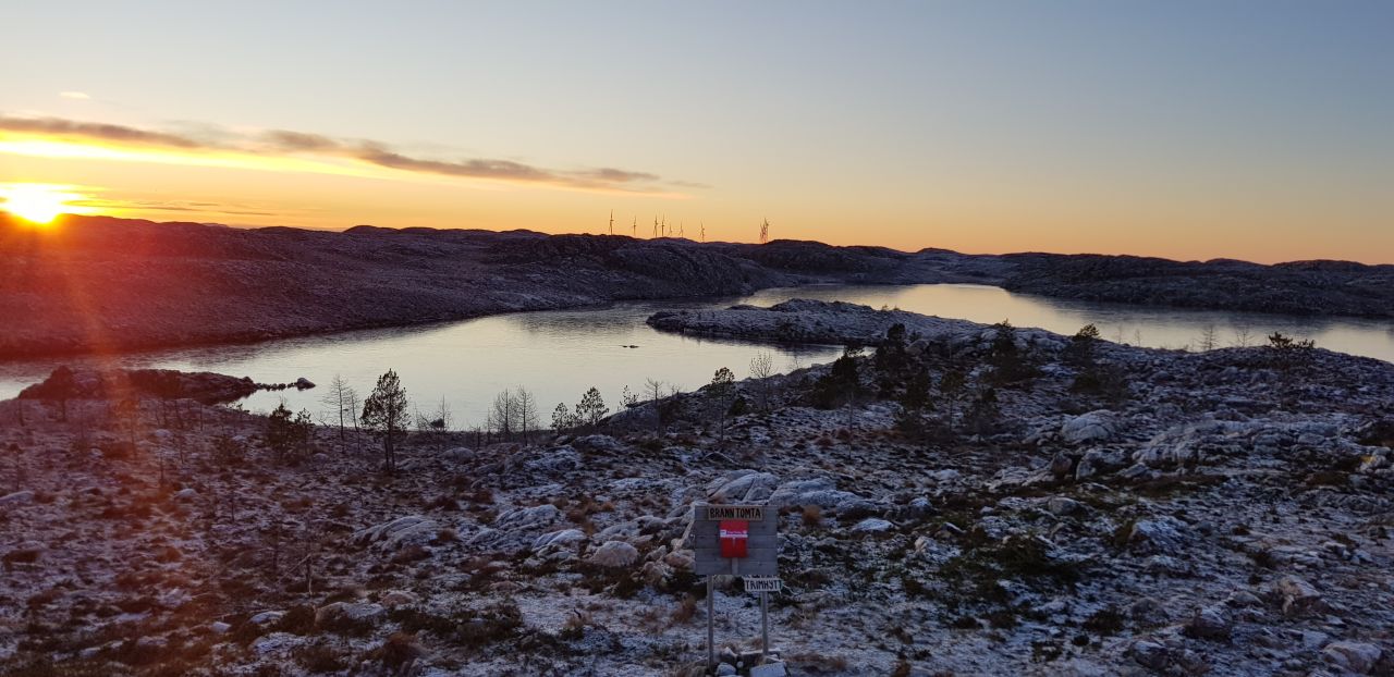 Branntomta, Sistranda grendalag sin første hytte.