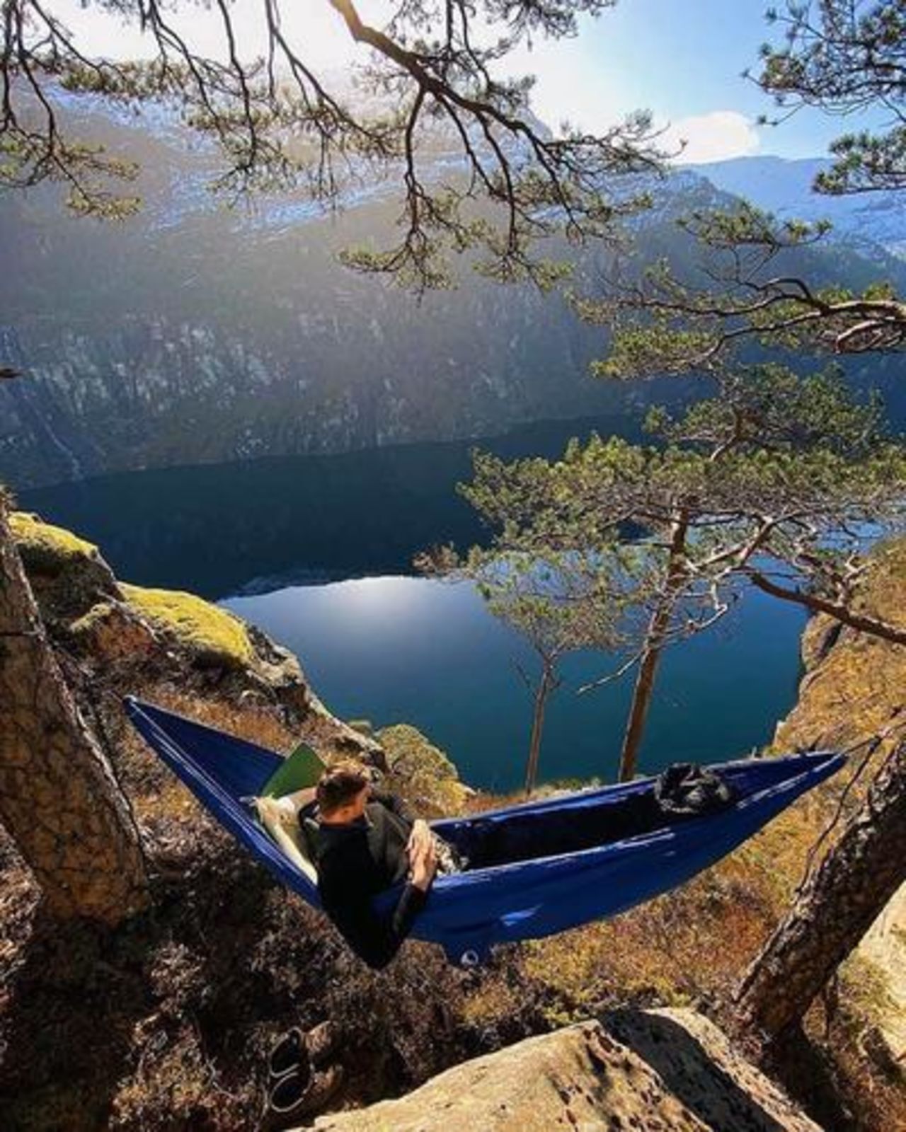 Klippeblokken Slottet i Modalen - hengekøyetur med utsikt!