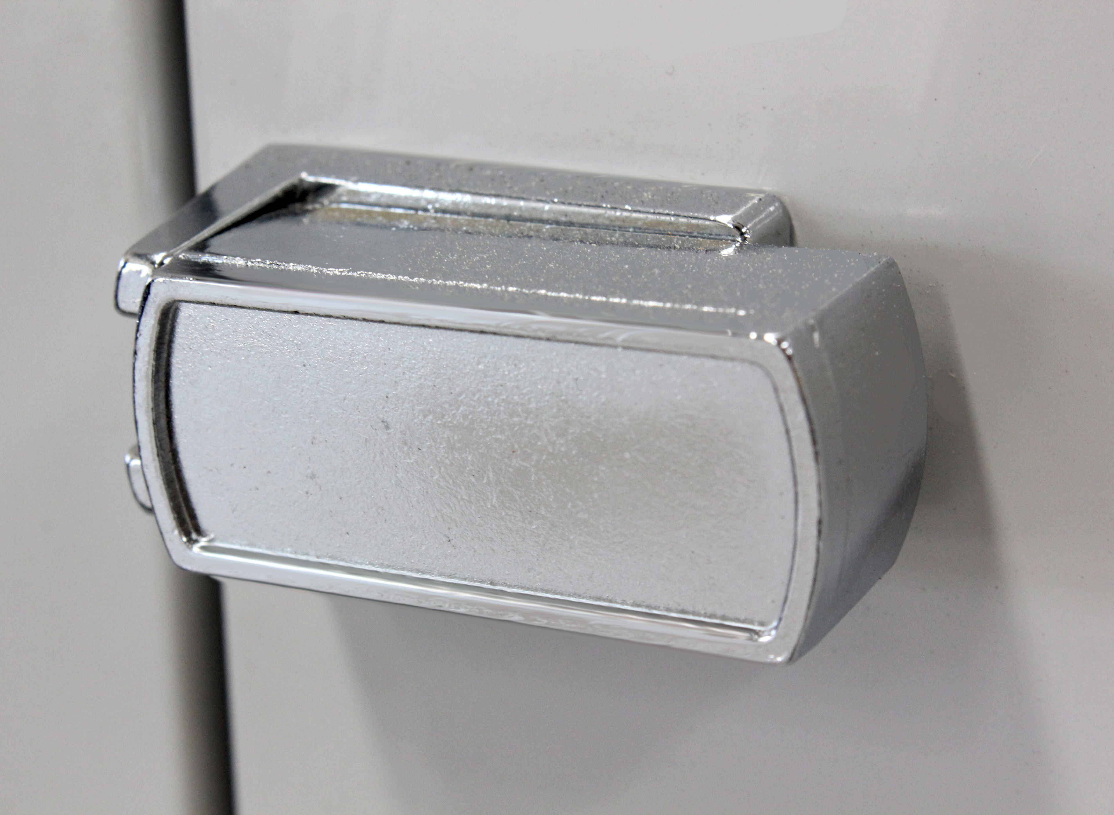 Steelco Flush Front Lockers 3 Door Padlatch White-400mm Wide-Each for ...