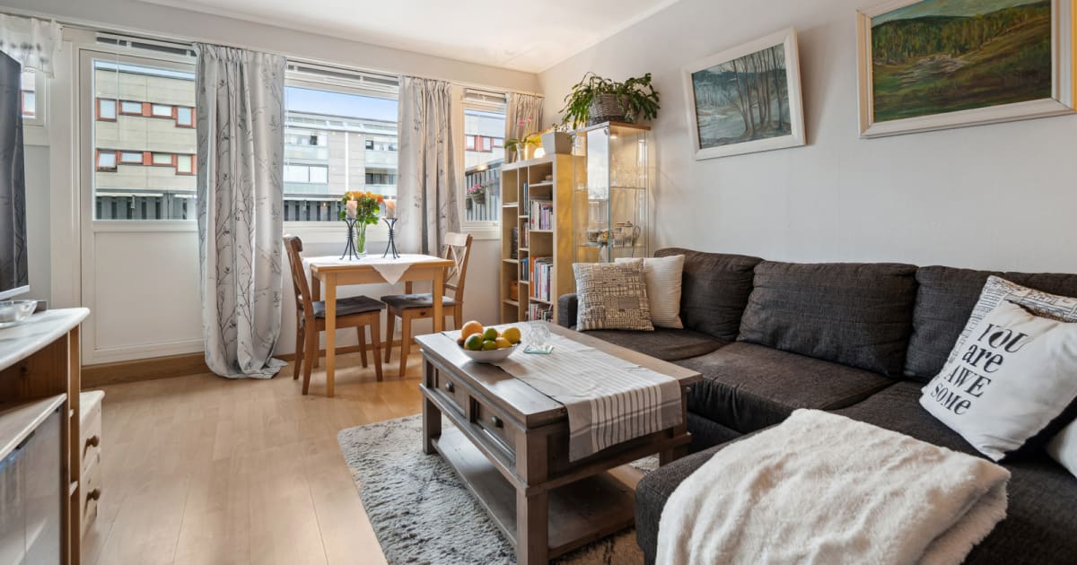 Lys og trivelig 1-roms m/stor vestvendt terrasse på ca. 20 kvm. Kort ...