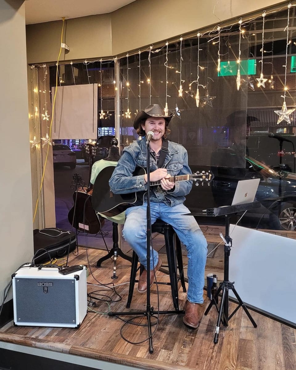 9/27 Country Music Dinner Series featuring Ken Williams & Friends