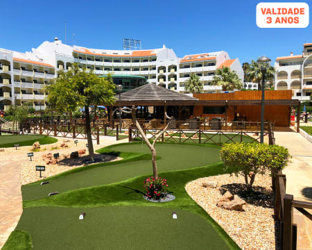Percurso de Minigolfe com 20 Buracos no MiniGolf Adventure Park ...