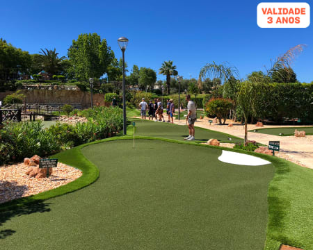 Percurso de Minigolfe com 20 Buracos no MiniGolf Adventure Park ...