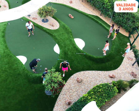 Percurso de Minigolfe com 20 Buracos no MiniGolf Adventure Park ...